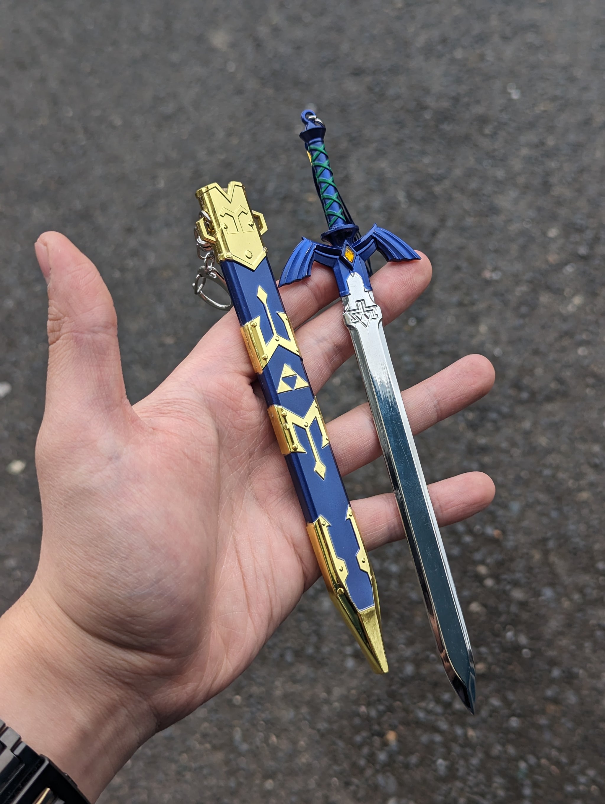 THE LEGEND OF ZELDA – MASTER SWORD KEYCHAIN – FF COLLECTIBLES