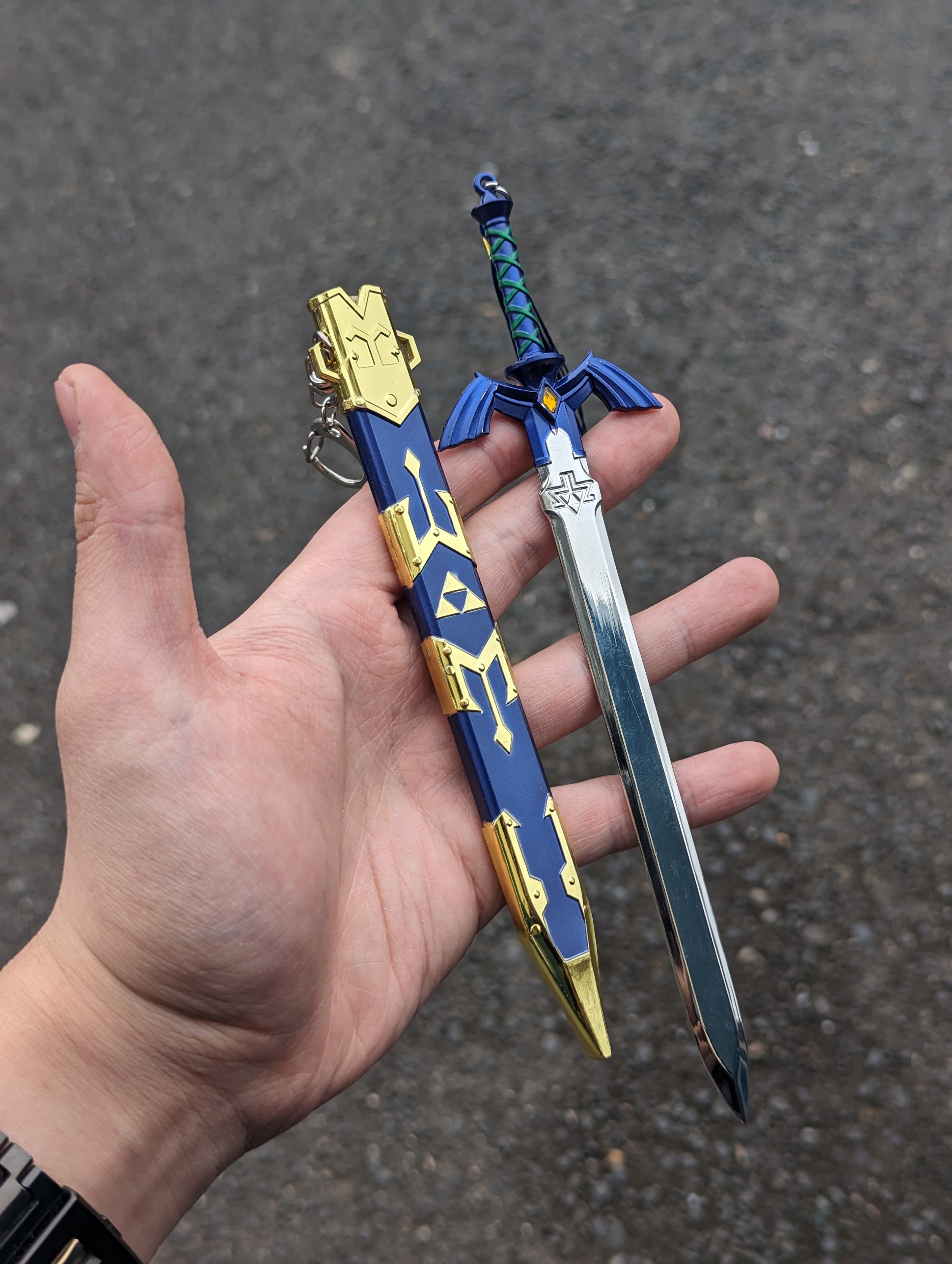 THE LEGEND OF ZELDA – MASTER SWORD KEYCHAIN – FF COLLECTIBLES
