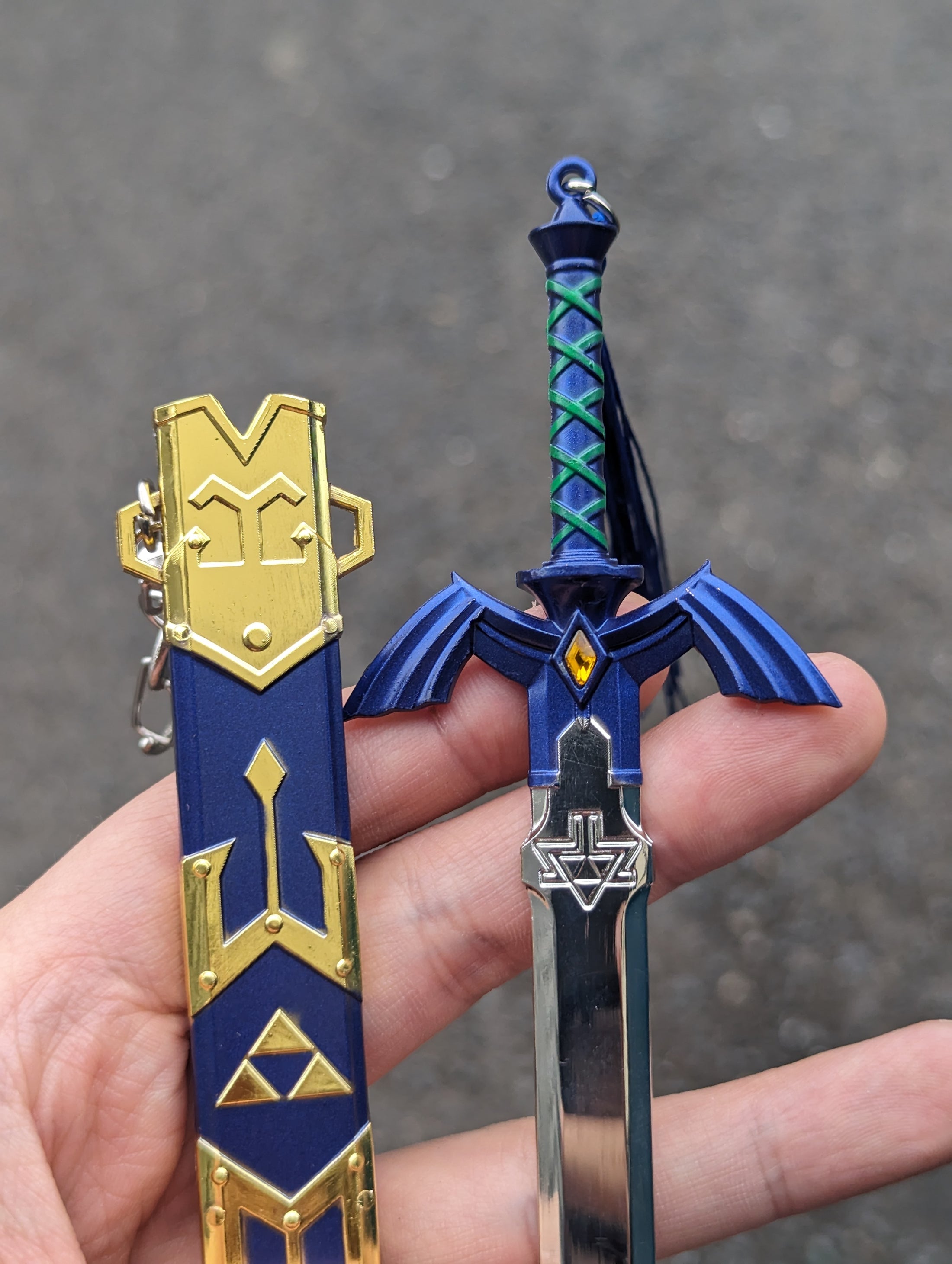 THE LEGEND OF ZELDA – MASTER SWORD KEYCHAIN – FF COLLECTIBLES