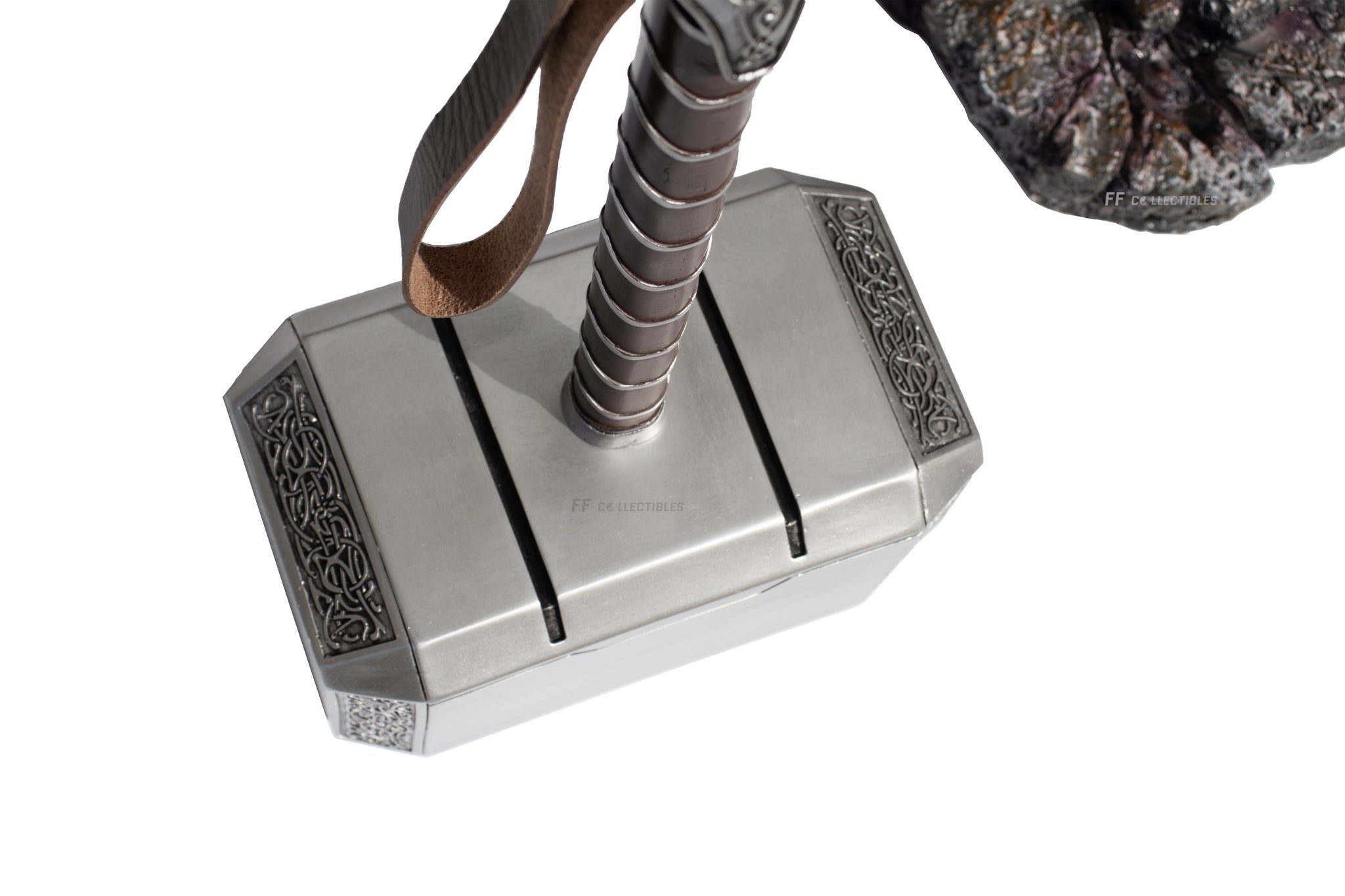 MARVEL'S AVENGERS - MJÖLNIR, THOR HAMMER AND BASE (1:1 FULL SIZE RESIN ...