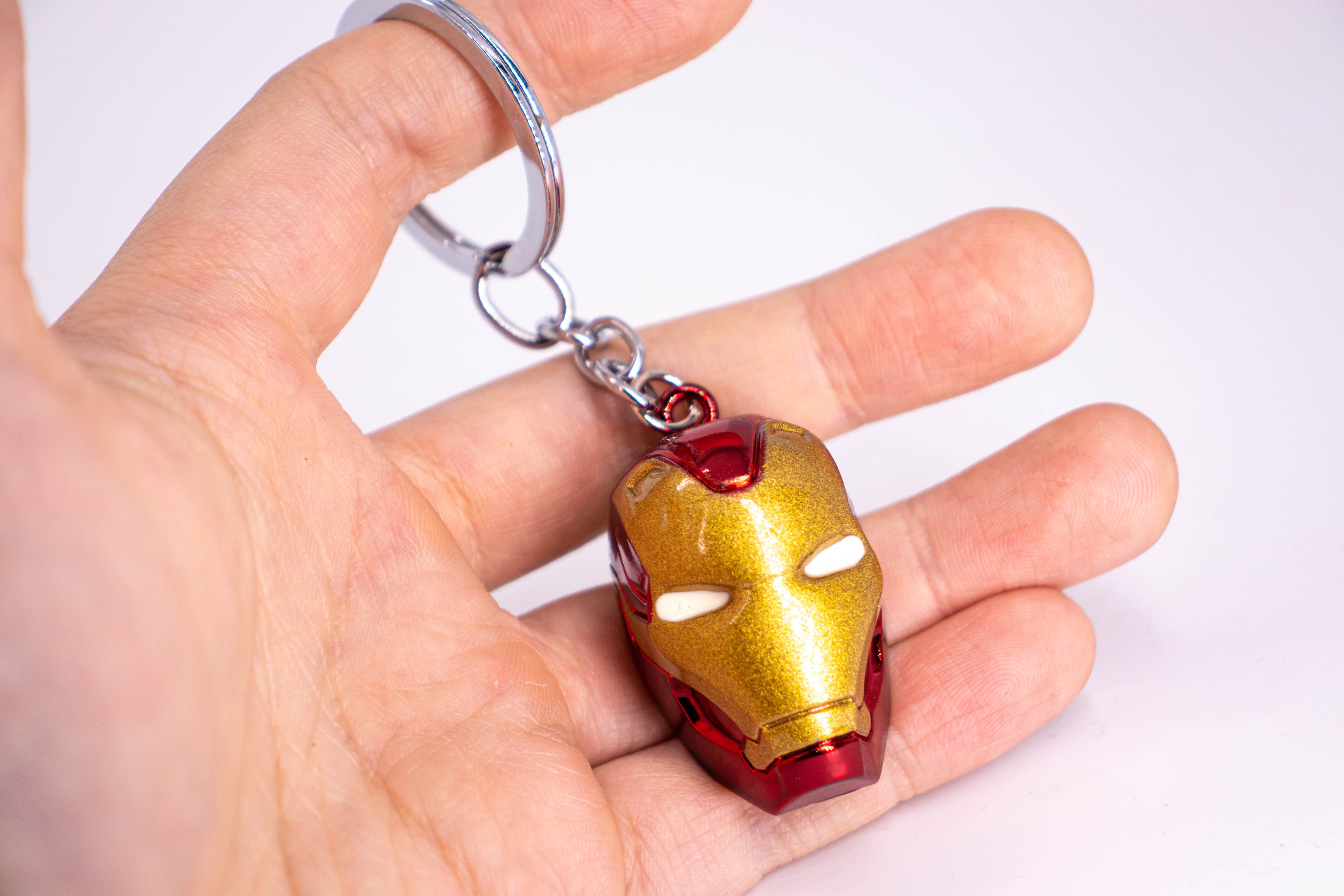 MARVEL’S AVENGERS – IRON MAN HELMET KEYCHAIN – FF COLLECTIBLES