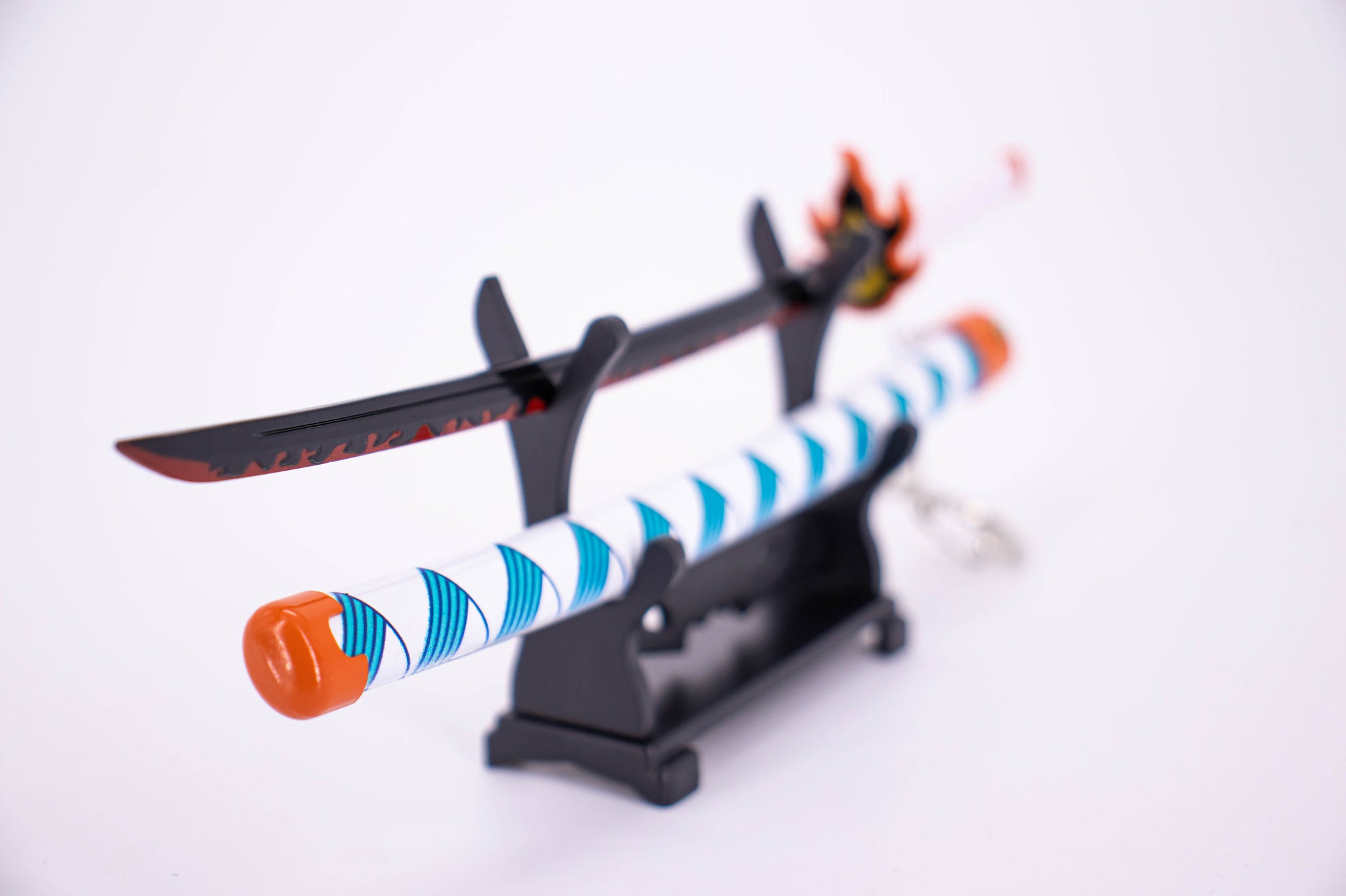 DEMON SLAYER – KYOJURO RENGOKU’S NICHIRIN SWORD KEYCHAIN – FF COLLECTIBLES