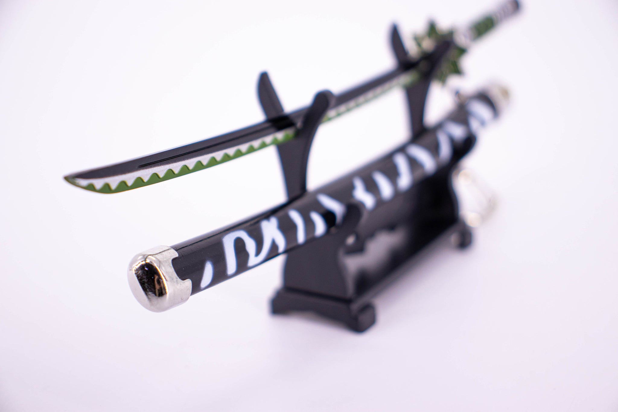 DEMON SLAYER – SANEMI SHINAZUGAWA’S NICHIRIN SWORD KEYCHAIN – FF ...