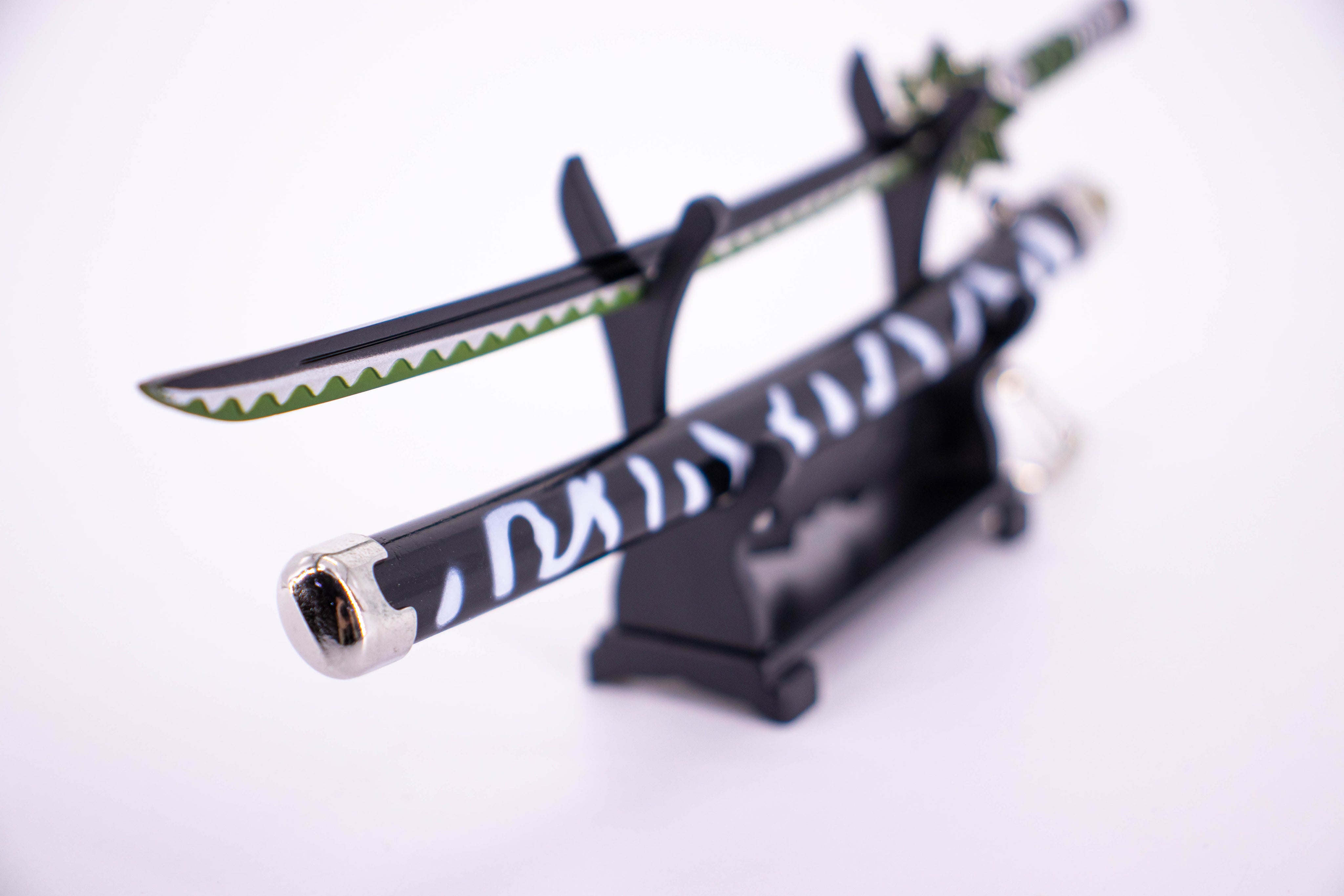 DEMON SLAYER – SANEMI SHINAZUGAWA’S NICHIRIN SWORD KEYCHAIN – FF ...