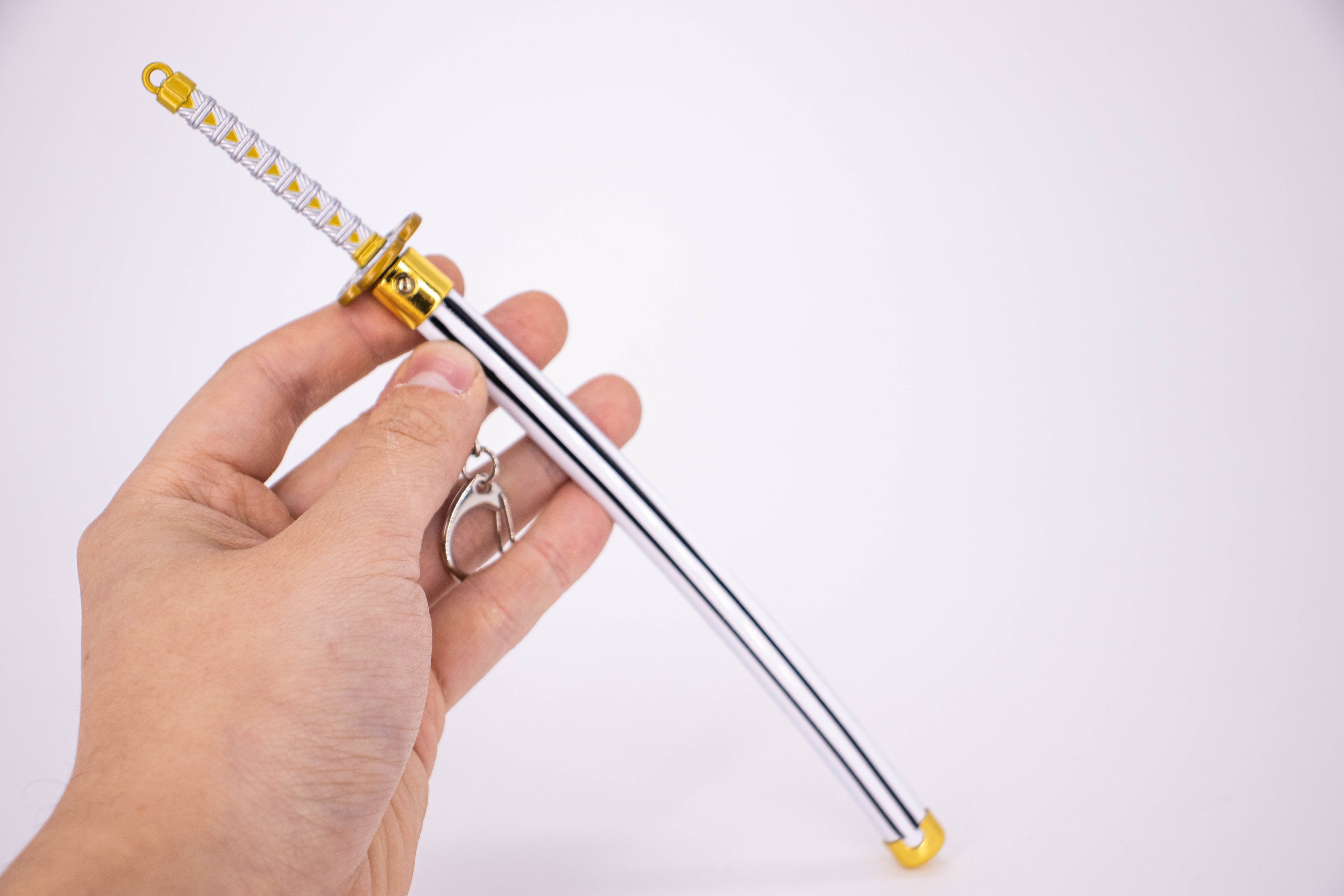 DEMON SLAYER – ZENITSU AGATSUMA’S NICHIRIN SWORD KEYCHAIN – FF COLLECTIBLES